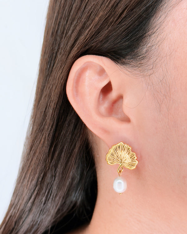 Mara Textured Leaf Fan Design Gold Stud Pearl Drop Earrings - Fibi & Co.